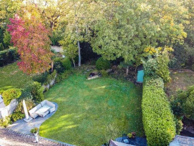 5 bed house for sale