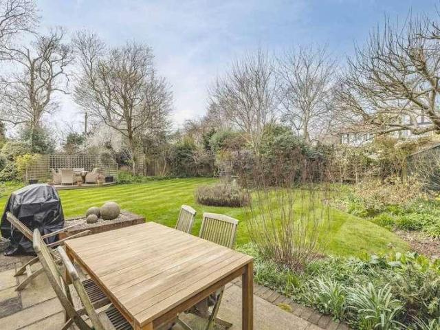 5 bed house for sale