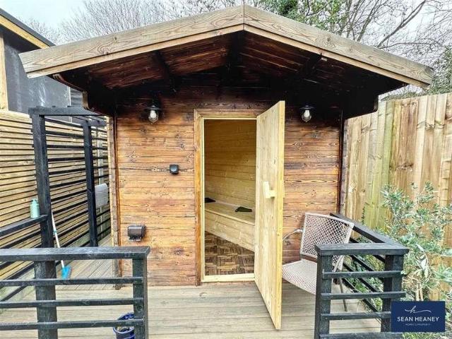 5 bed house for sale