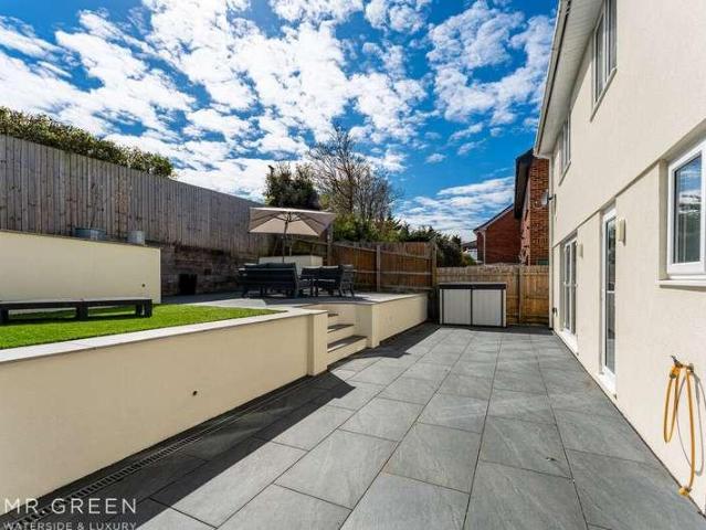 5 bed house for sale