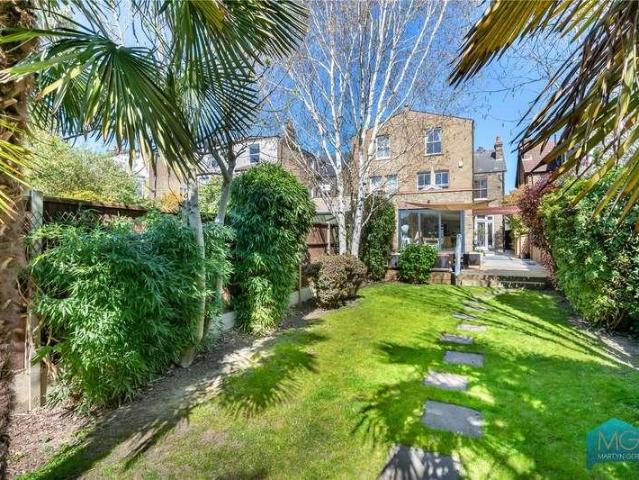 5 bed house for sale