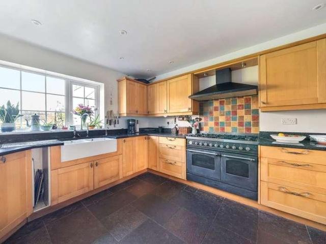5 bed house for sale