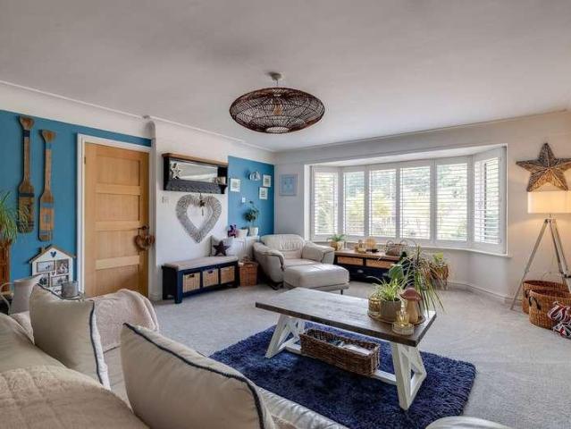 5 bed house for sale