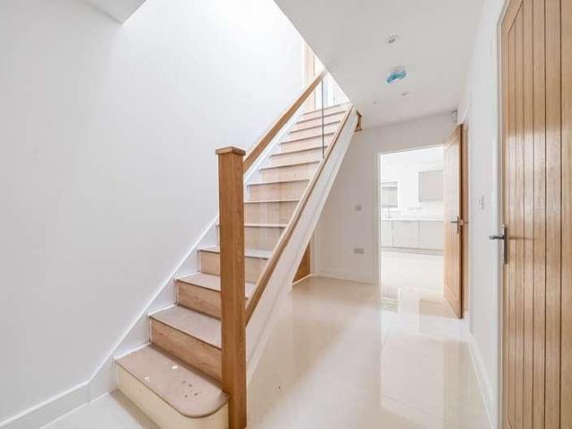 5 bed house for sale