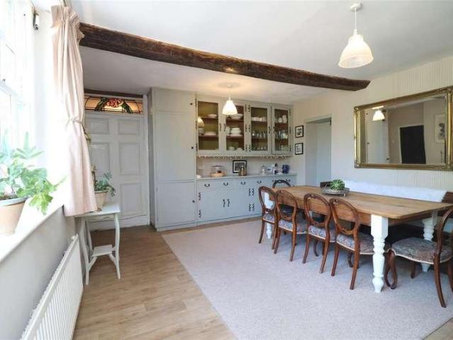 5 bed house for sale
