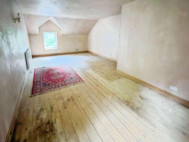 5 bed house for sale