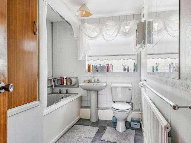 5 bed house for sale