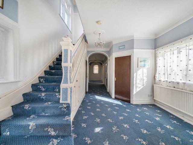 5 bed house for sale