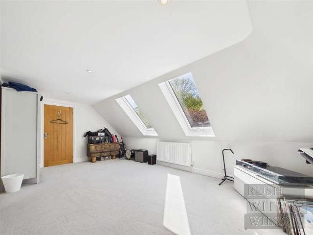 5 bed house for sale