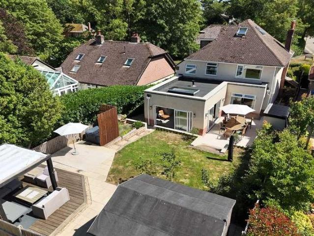 5 bed house for sale