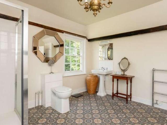 5 bed house for sale