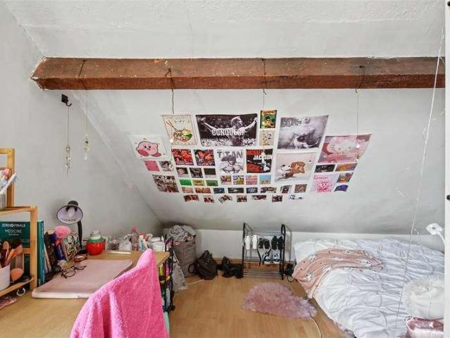 5 bed house for sale