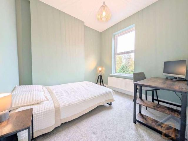 5 bed house for sale