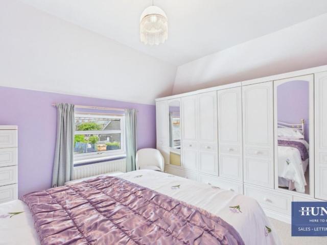 5 bed house for sale