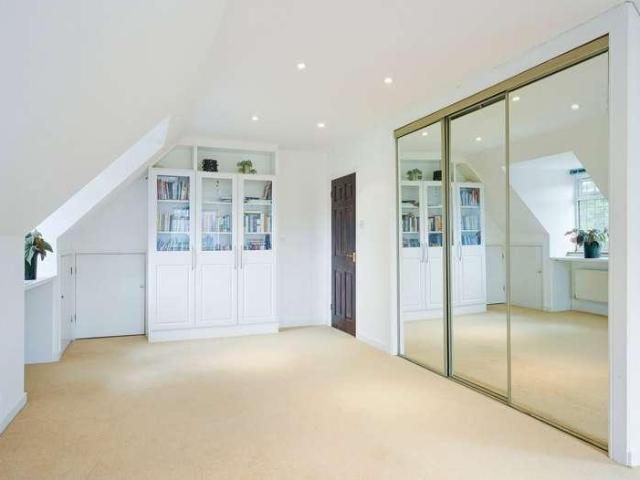 5 bed house for sale