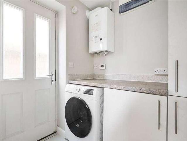 5 bed house for sale