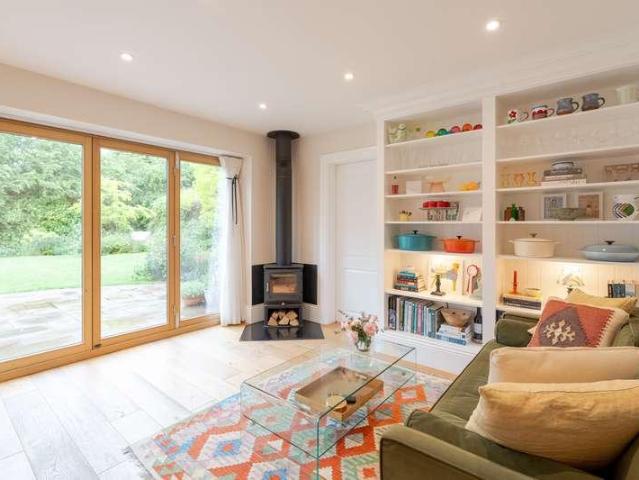 5 bed house for sale