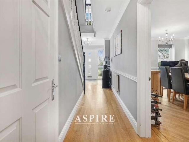 5 bed house for sale