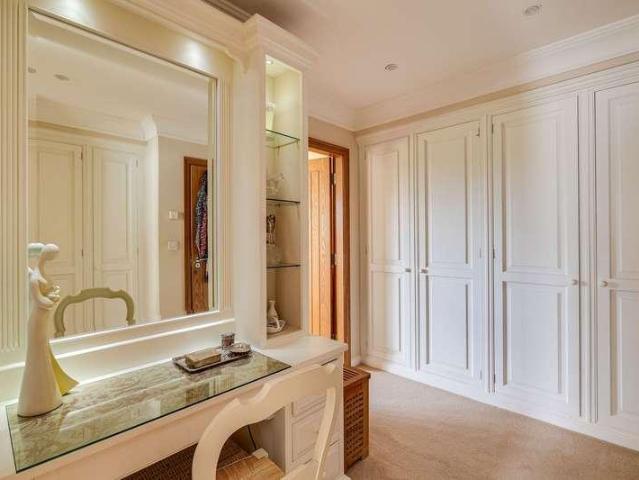 5 bed house for sale