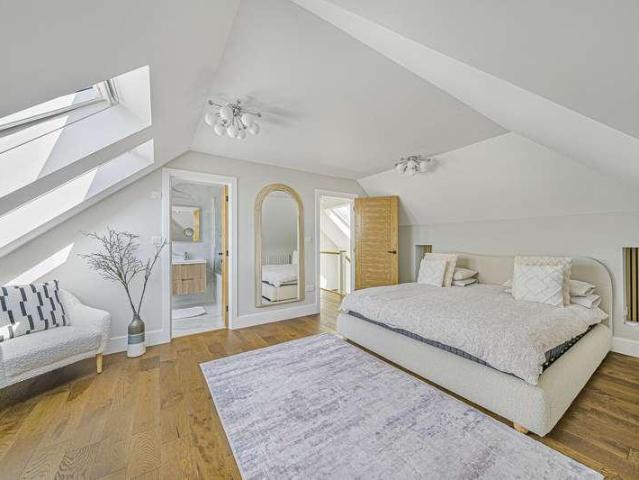 5 bed house for sale