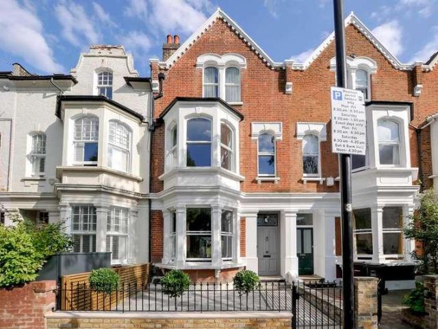 5 bed house for sale