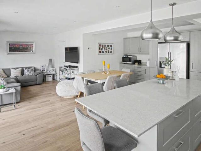 5 bed house for sale