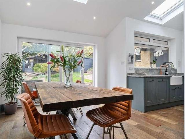 5 bed house for sale