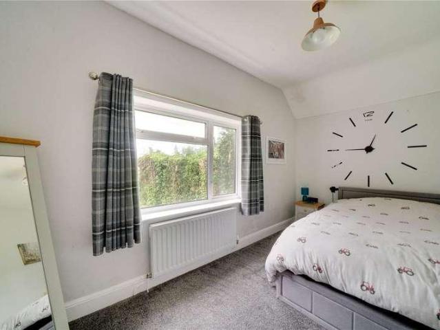 5 bed house for sale