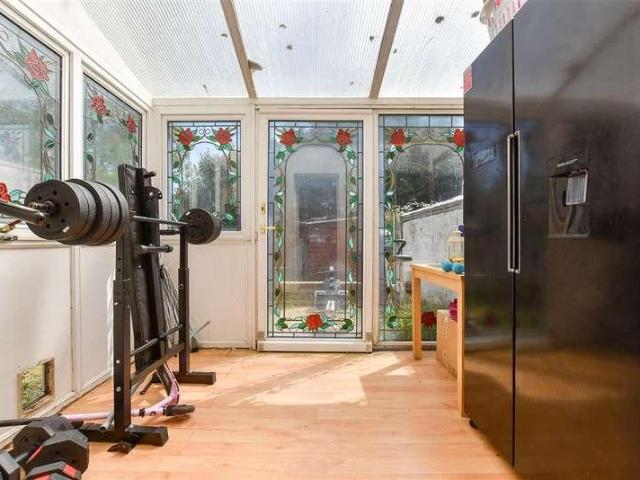5 bed house for sale