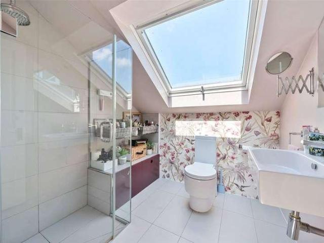 5 bed house for sale