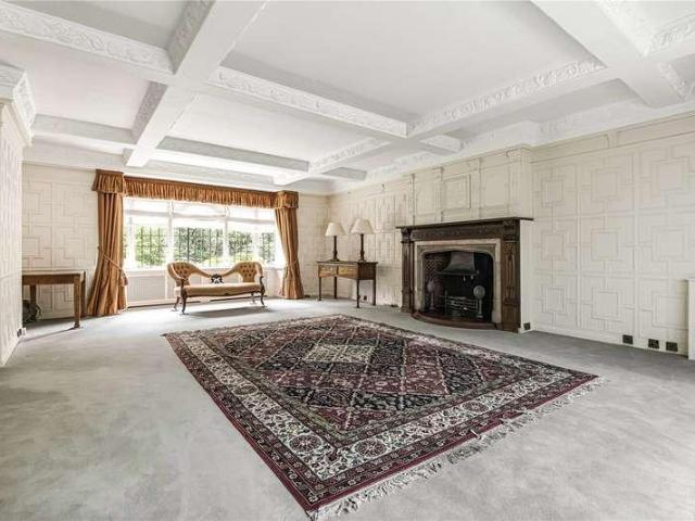 5 bed house for sale