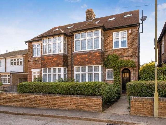 5 bed house for sale