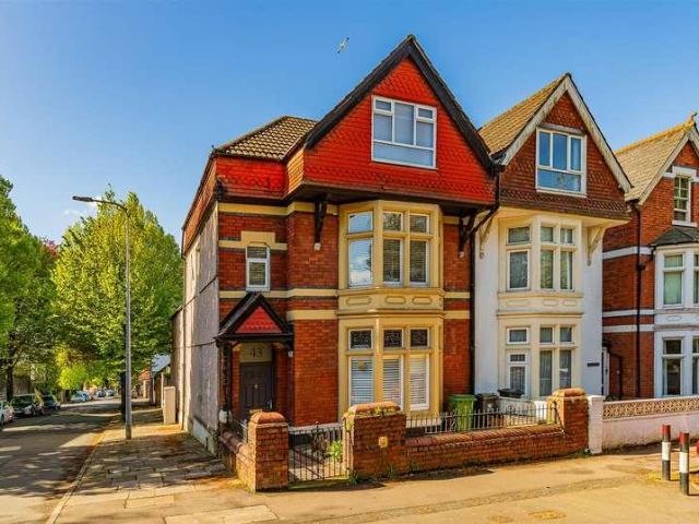 5 bed house for sale