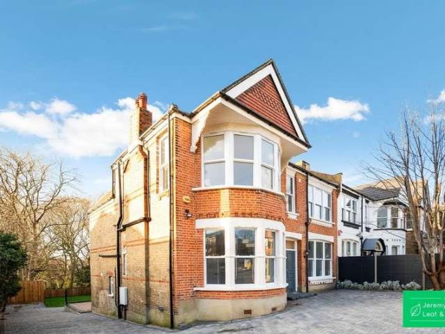 5 bed house for sale