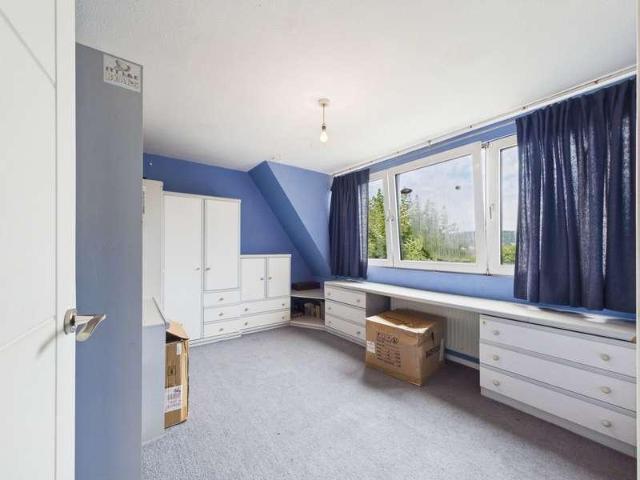5 bed house for sale