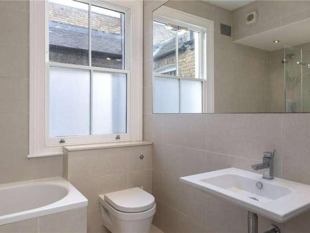 5 bed house for sale