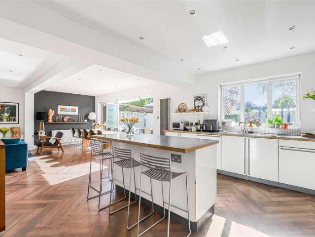 5 bed house for sale