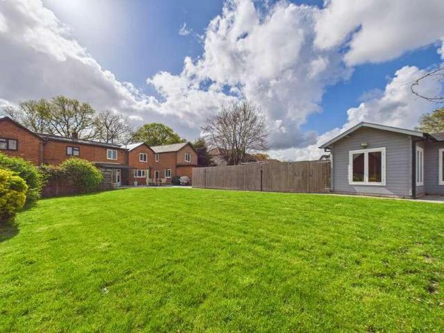 5 bed house for sale