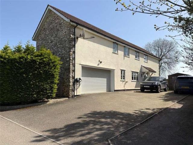 5 bed house for sale