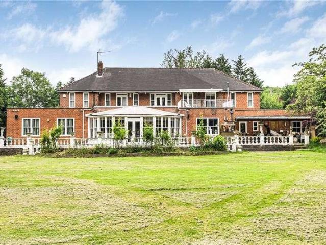 5 bed house for sale