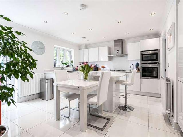 5 bed house for sale