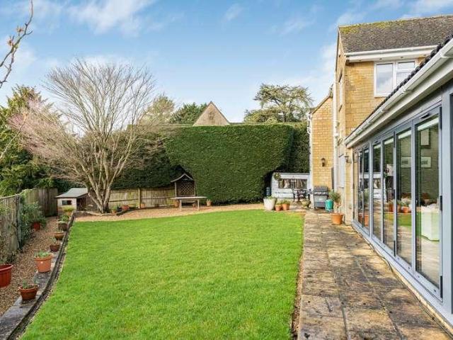 5 bed house for sale