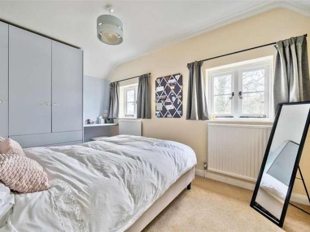 5 bed house for sale