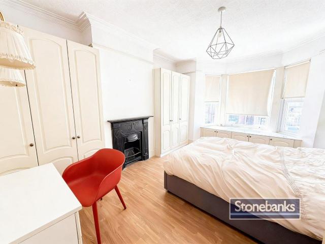 5 bed House Semi Detached for Rent