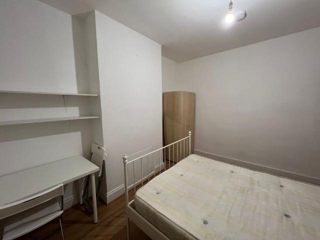 5 bed HMO in Hendon Central, bills included! Room 1