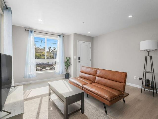 5 bed in Boyle Heights on a flexible lease