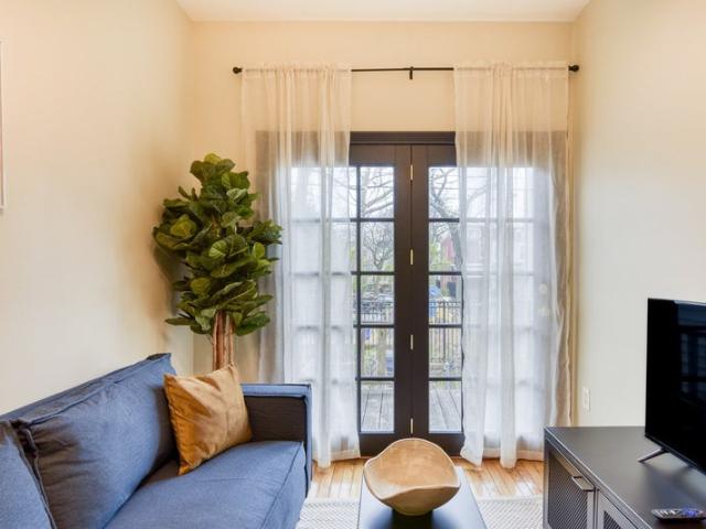 5 bed in Columbia Heights on a flexible lease