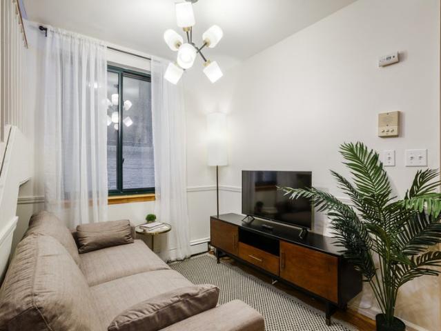 5 bed in East Village on a flexible lease