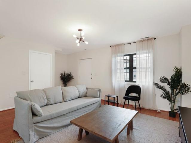 5 bed in Logan Circle on a flexible lease
