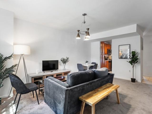 5 bed in Logan Circle on a flexible lease